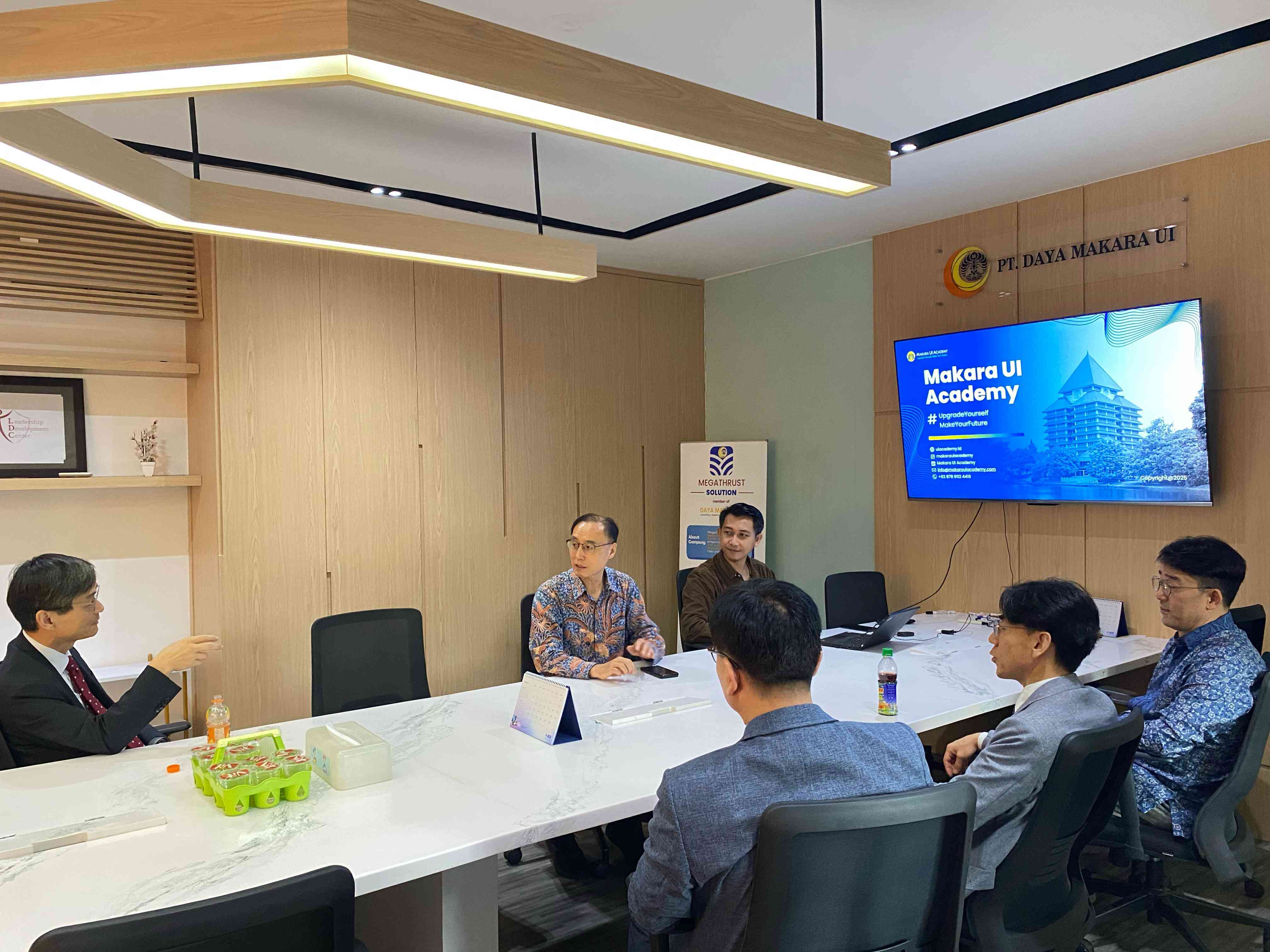 Makara UI Academy Memperkenalkan Program Edukasinya kepada SeoulTech ...